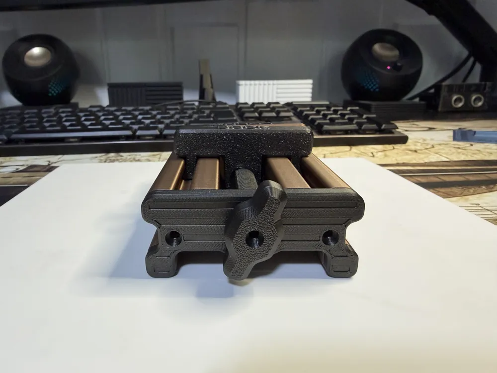 Mini Self Centring Desktop Vice - Free 3D Print Model - MakerWorld