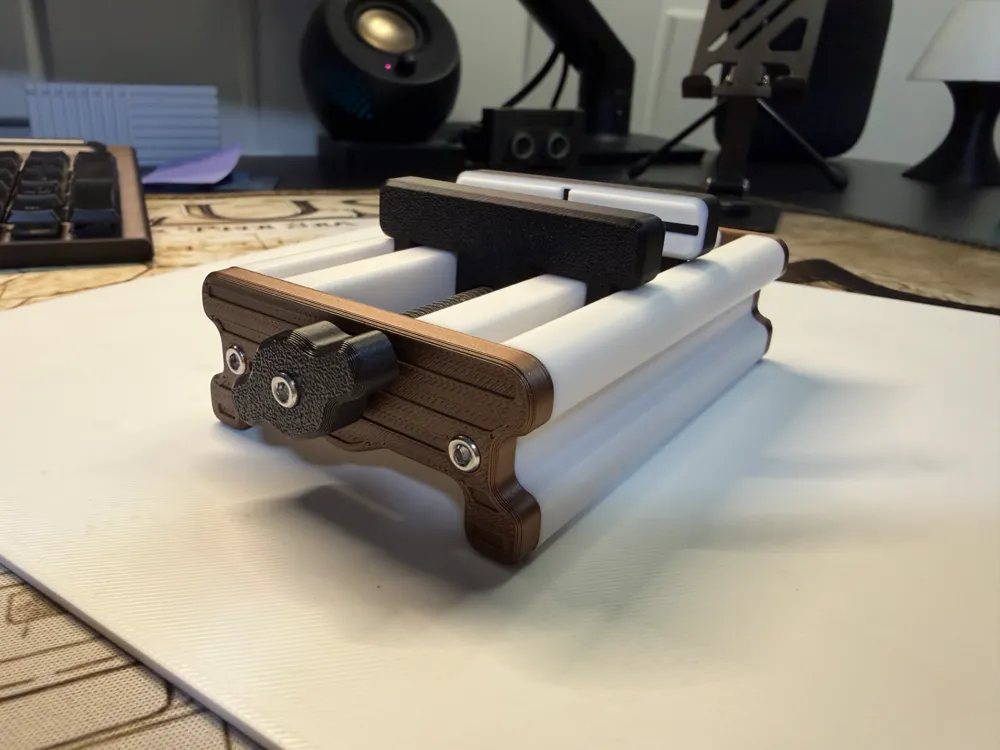 Mini Self Centring Desktop Vice - Free 3D Print Model - MakerWorld