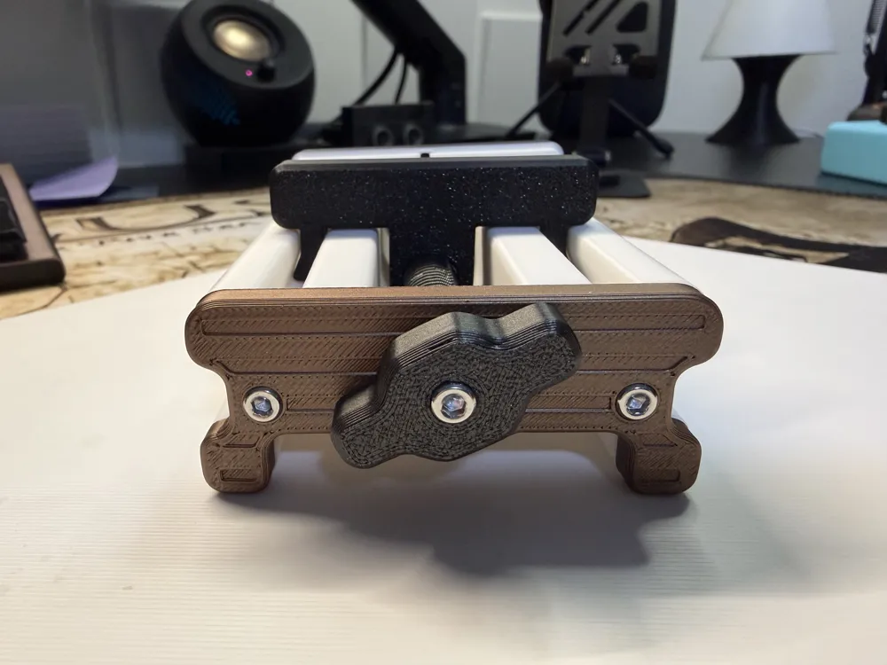Mini Self Centring Desktop Vice - Free 3D Print Model - MakerWorld