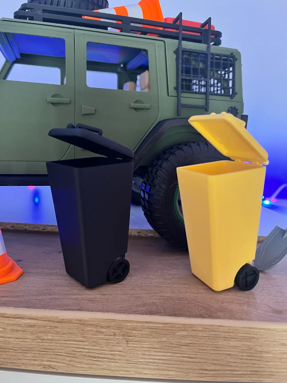 Garbage Bin/Dumpster - scale 1:12 by Kdemamkuponky - MakerWorld