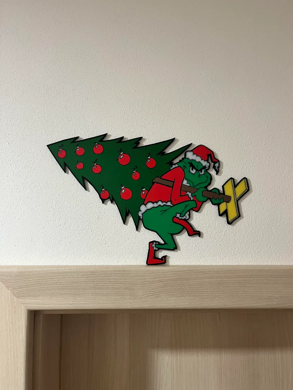 Grinch stealing Christmas tree decoration by Kdemamkuponky - MakerWorld