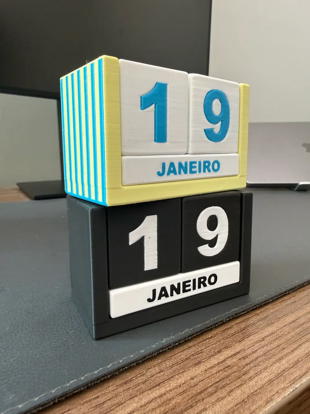 Infinite Calendar (EN/PT) - Free 3D Print Model - MakerWorld