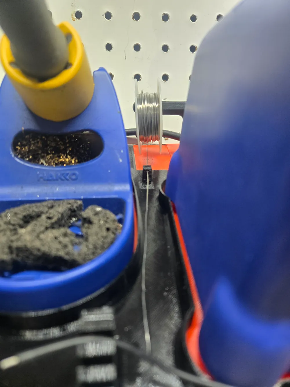 Hakko Soldering Gridfinity PegBoard Mount by KorbenDMakerWorld ...