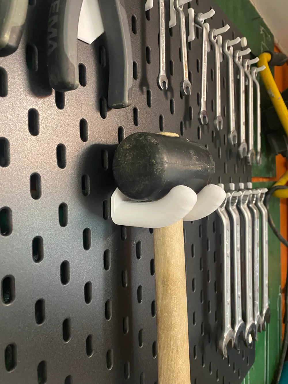 Skadis Rubber Mallet Holder by eddanbov - MakerWorld