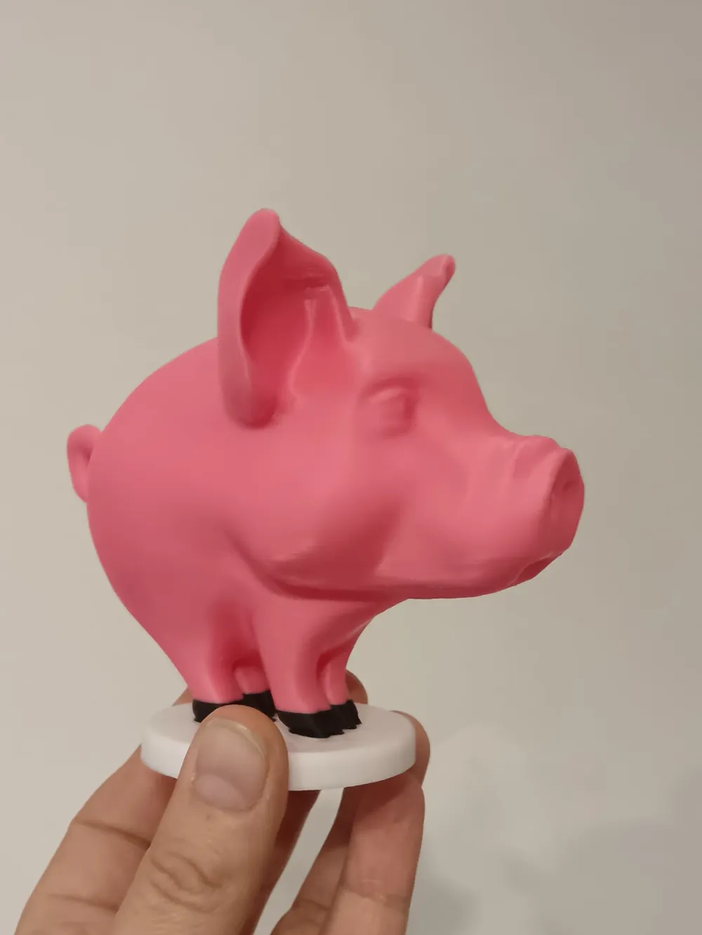 Cartoon-Style Pig Figurine on Pedestal by PS3D CREATIVE - MakerWorld