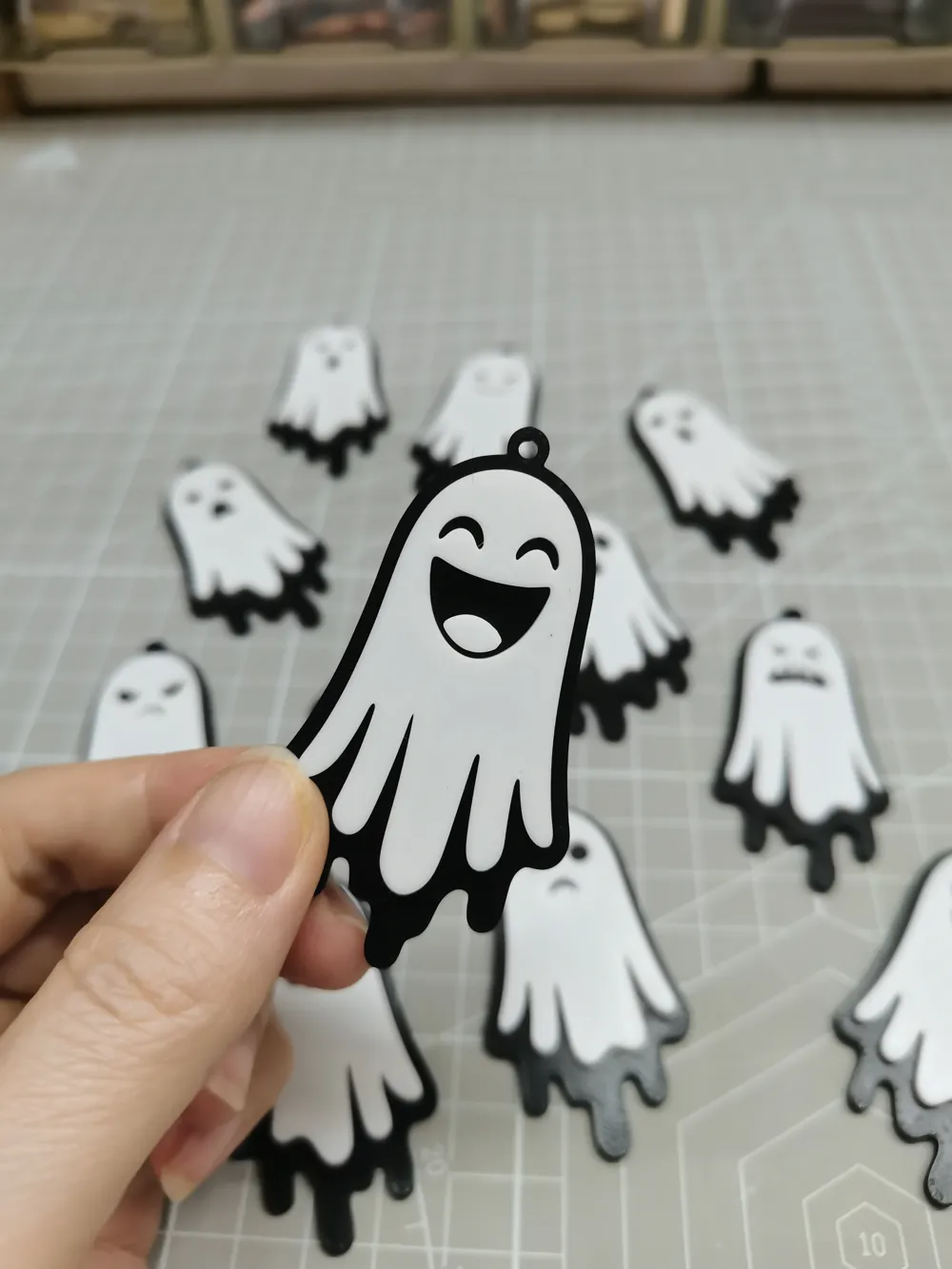 A plate of rapidly melting Halloween little ghosts - Free 3D Print ...