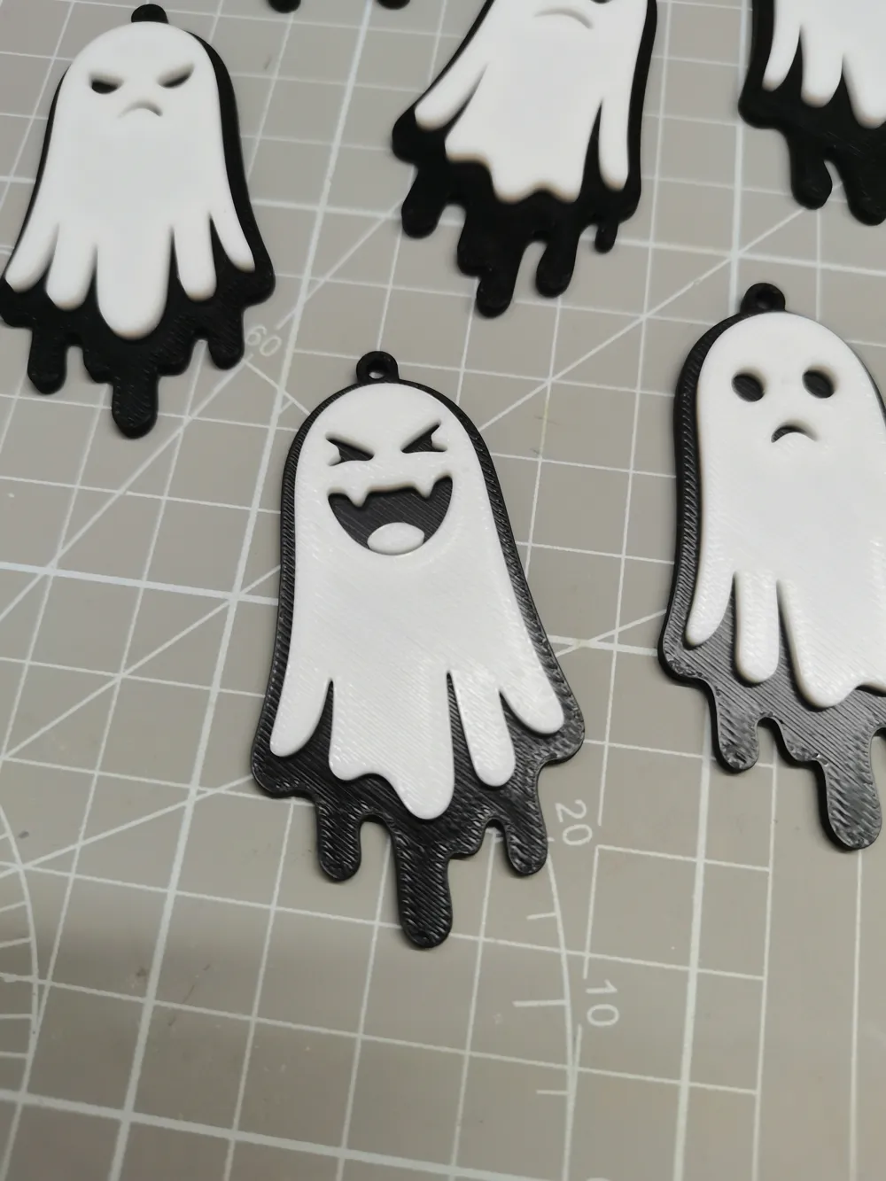 A plate of rapidly melting Halloween little ghosts - Free 3D Print ...