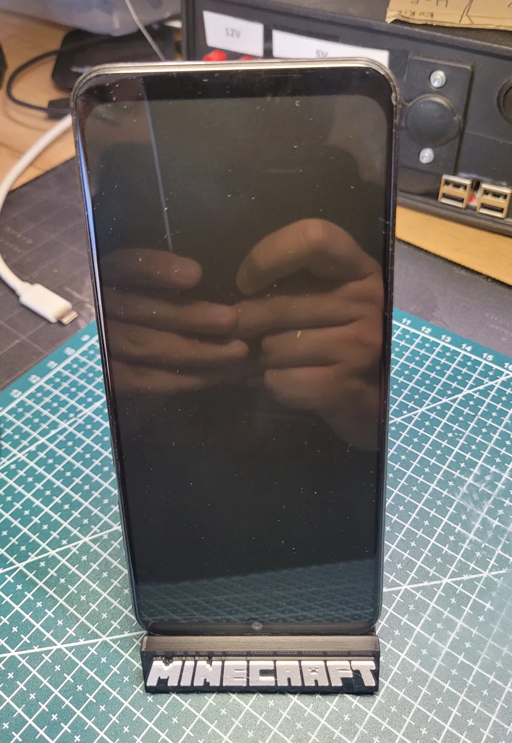 Minecraft Creeper Phone Stand - Gaming Desk Decor by midar3dMakerWorld ...