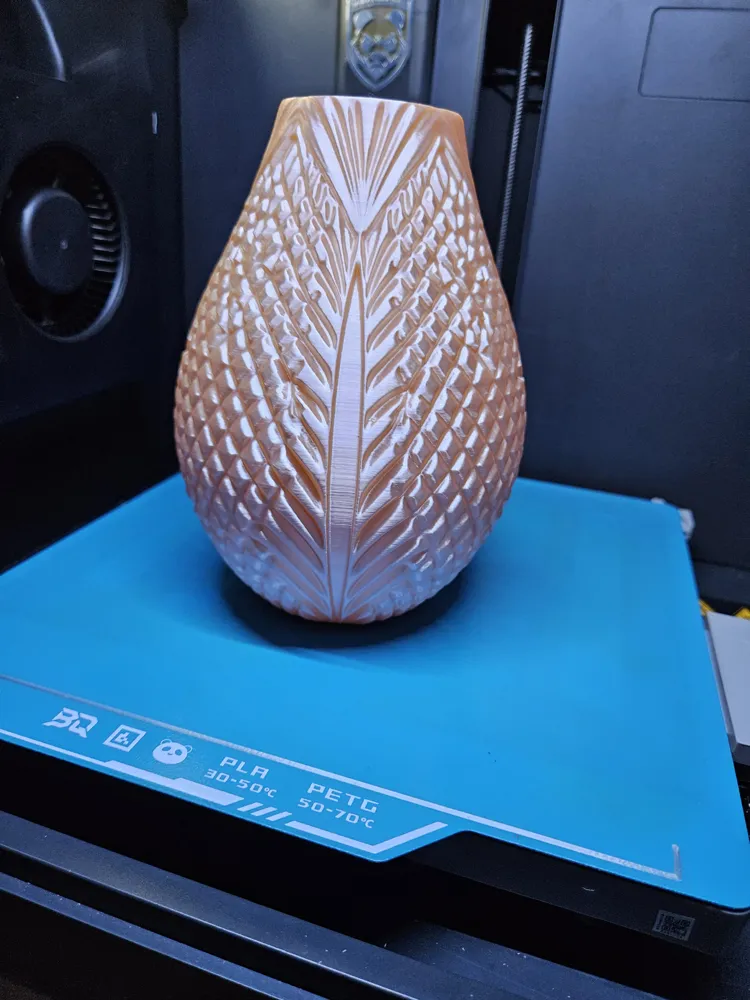 Modern Design Vase - Free 3D Print Model - MakerWorld