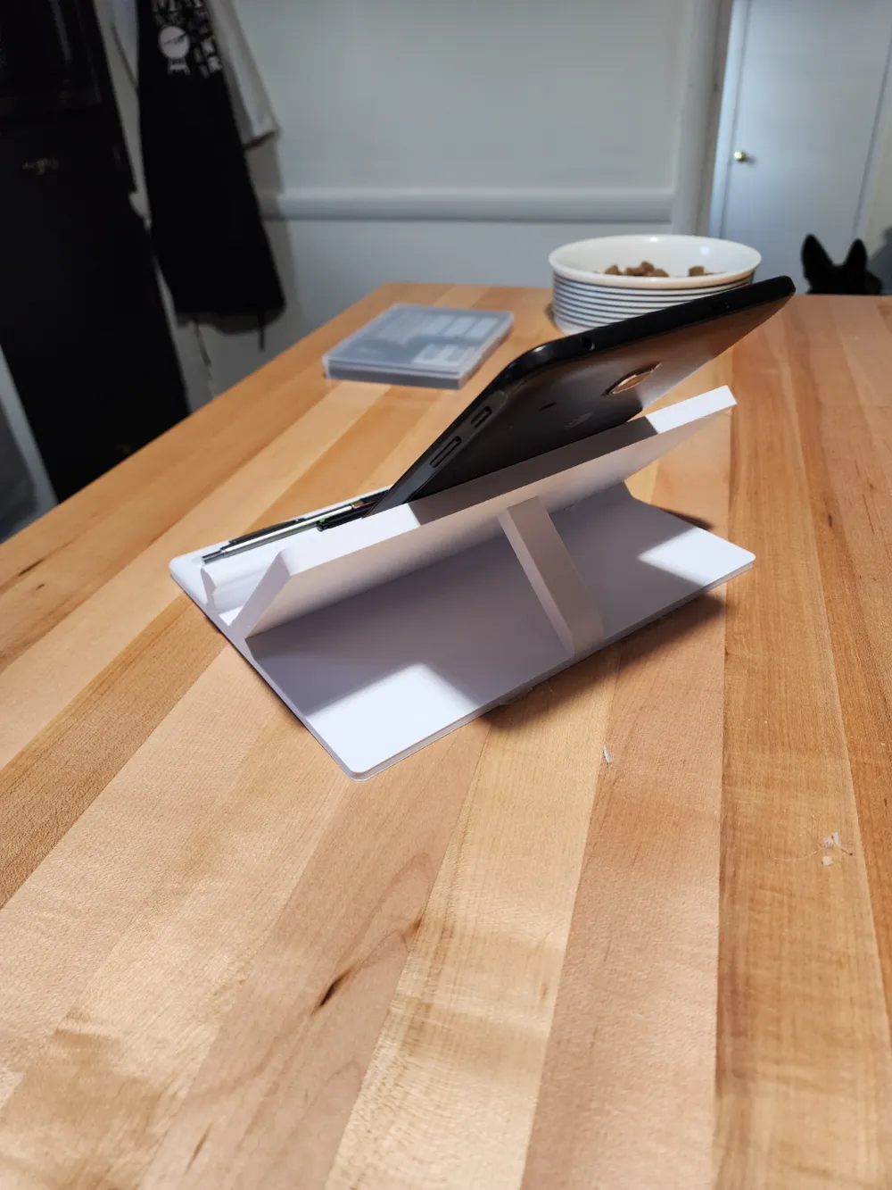 DND iPad / Tablet Stand with Integrated Dice and Stylus/Pen Tray by The ...