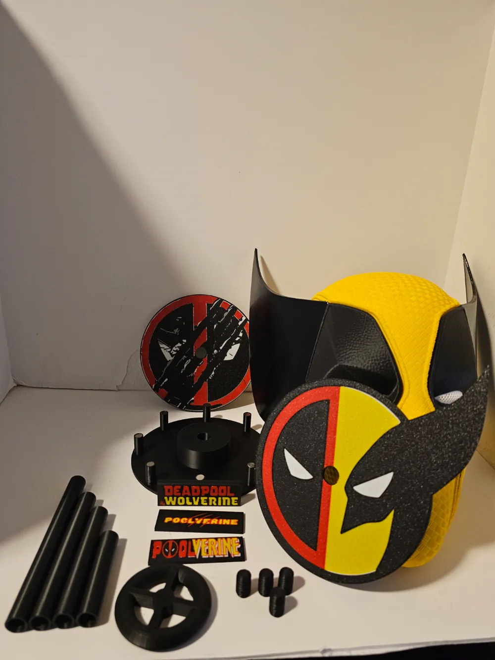 Poolverine Helmet Stand w/changeable face plates by bbush362 - MakerWorld