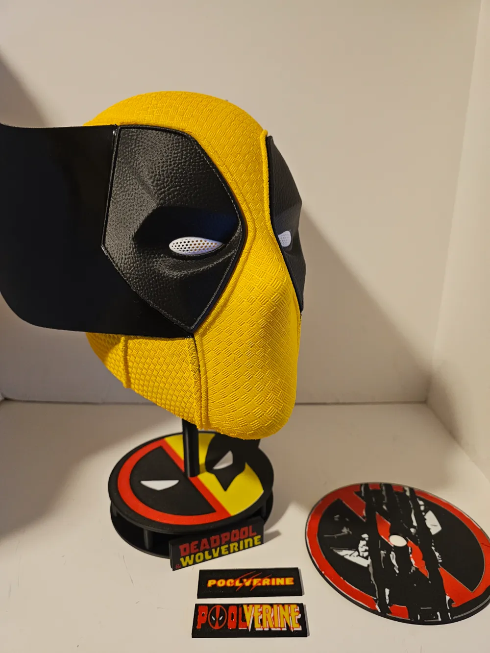 Poolverine Helmet Stand w/changeable face plates by bbush362 - MakerWorld