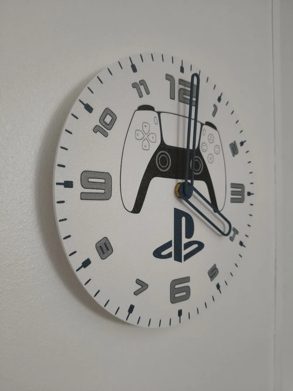Playstation 5 Clock - Free 3D Print Model - MakerWorld