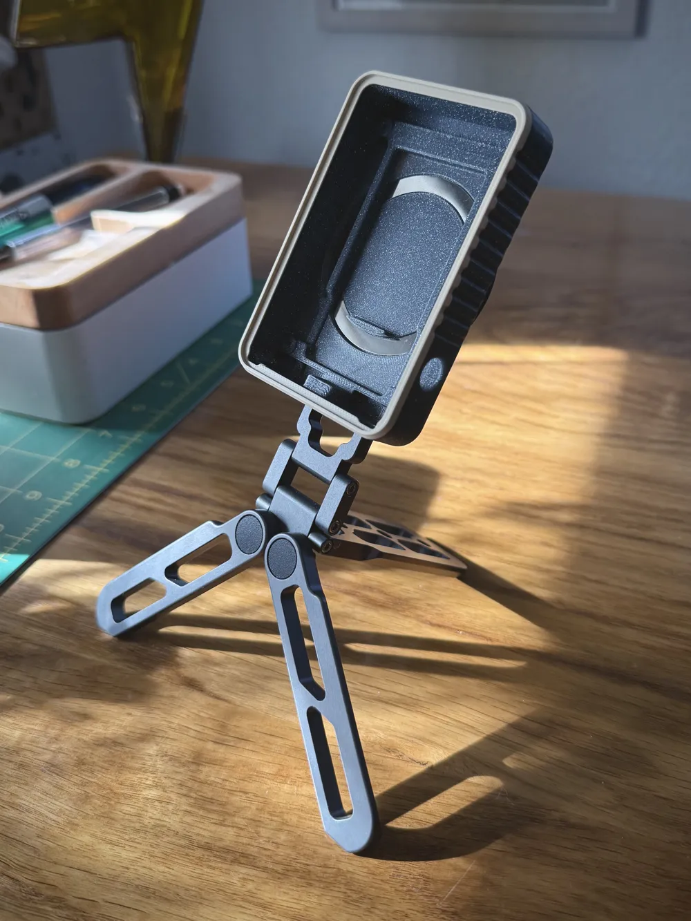 WAVESHARE 3.5" ESP32 S3 Case + Battery + MagSafe by pixelwaveMakerWorld: Download Free 3D Models