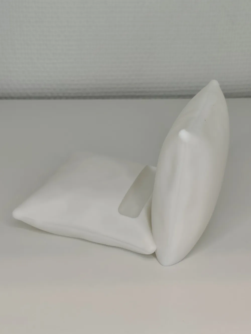 Modern Organic Pillow Phone Holder Stand - Free 3D Print Model - MakerWorld