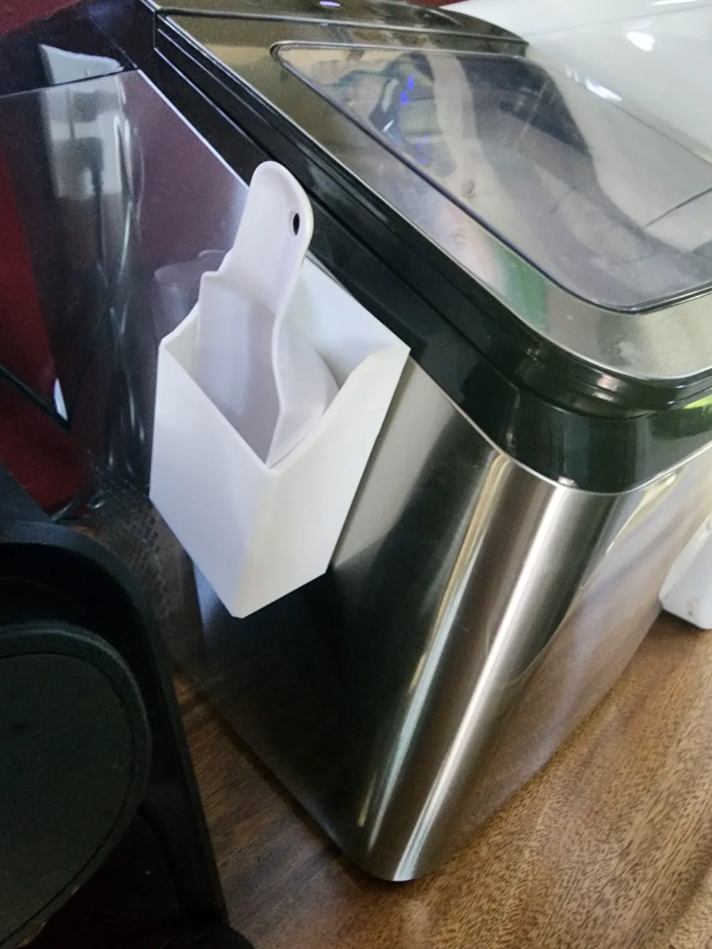 Ice Maker - Scoop Holder by Clockwisemama - MakerWorld