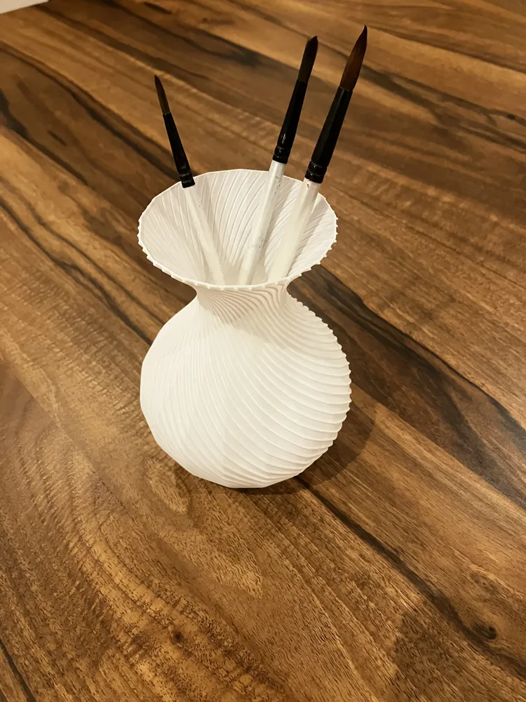 Minimalistic Spiral Vase - Free 3D Print Model - MakerWorld