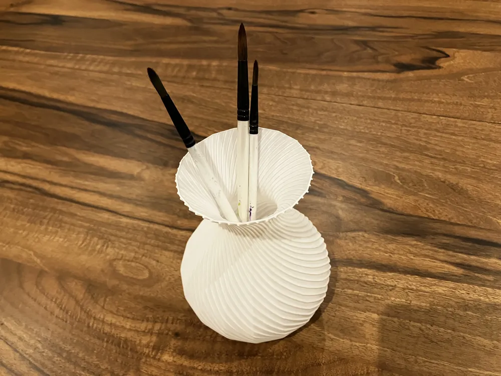 Minimalistic Spiral Vase - Free 3D Print Model - MakerWorld