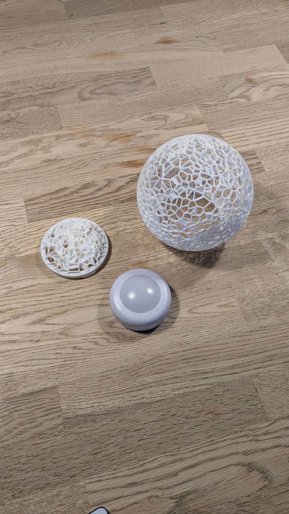 Christmas Voronoi Ball Puck light - Free 3D Print Model - MakerWorld