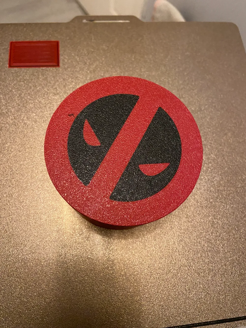 Deadpool box easy to open push shut lid by Morganja - MakerWorld