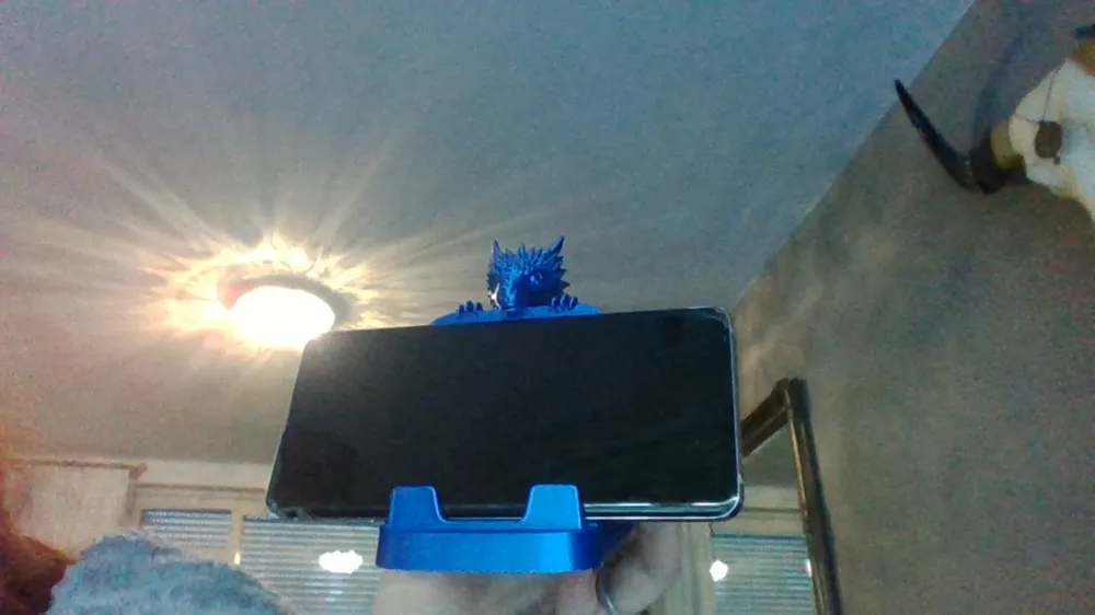 Dragon Phone Stand – Fantasy Desk Holder - Free 3D Print Model - MakerWorld