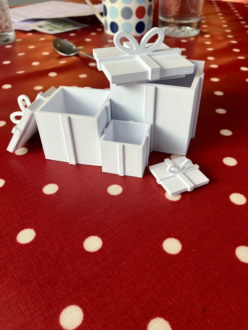 Present Box With Detachable Lid - Free 3D Print Model - MakerWorld