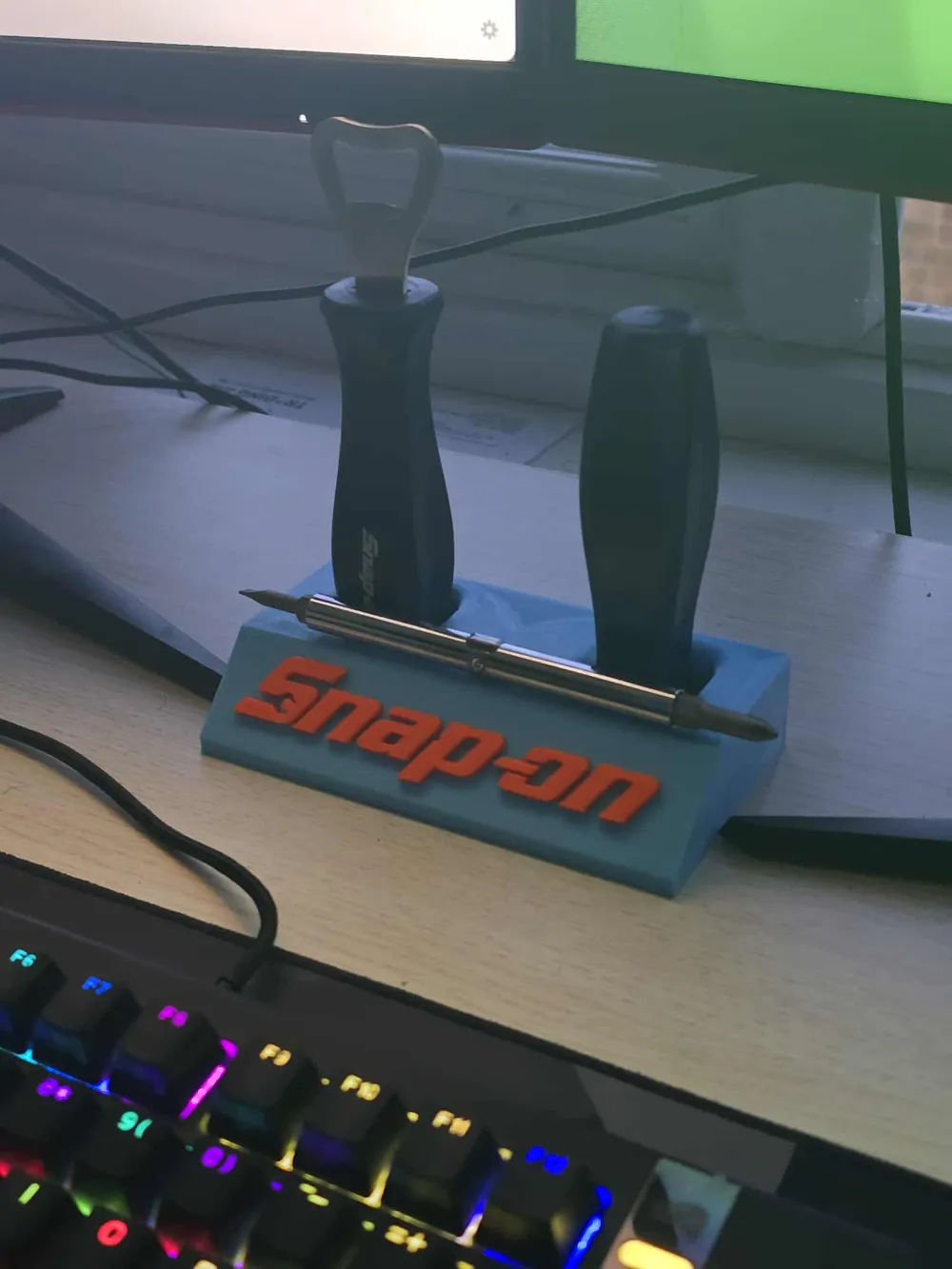 Snap On 2 Piece Tool Holder by RaceForge MakerWorld: Download Free 3D ...