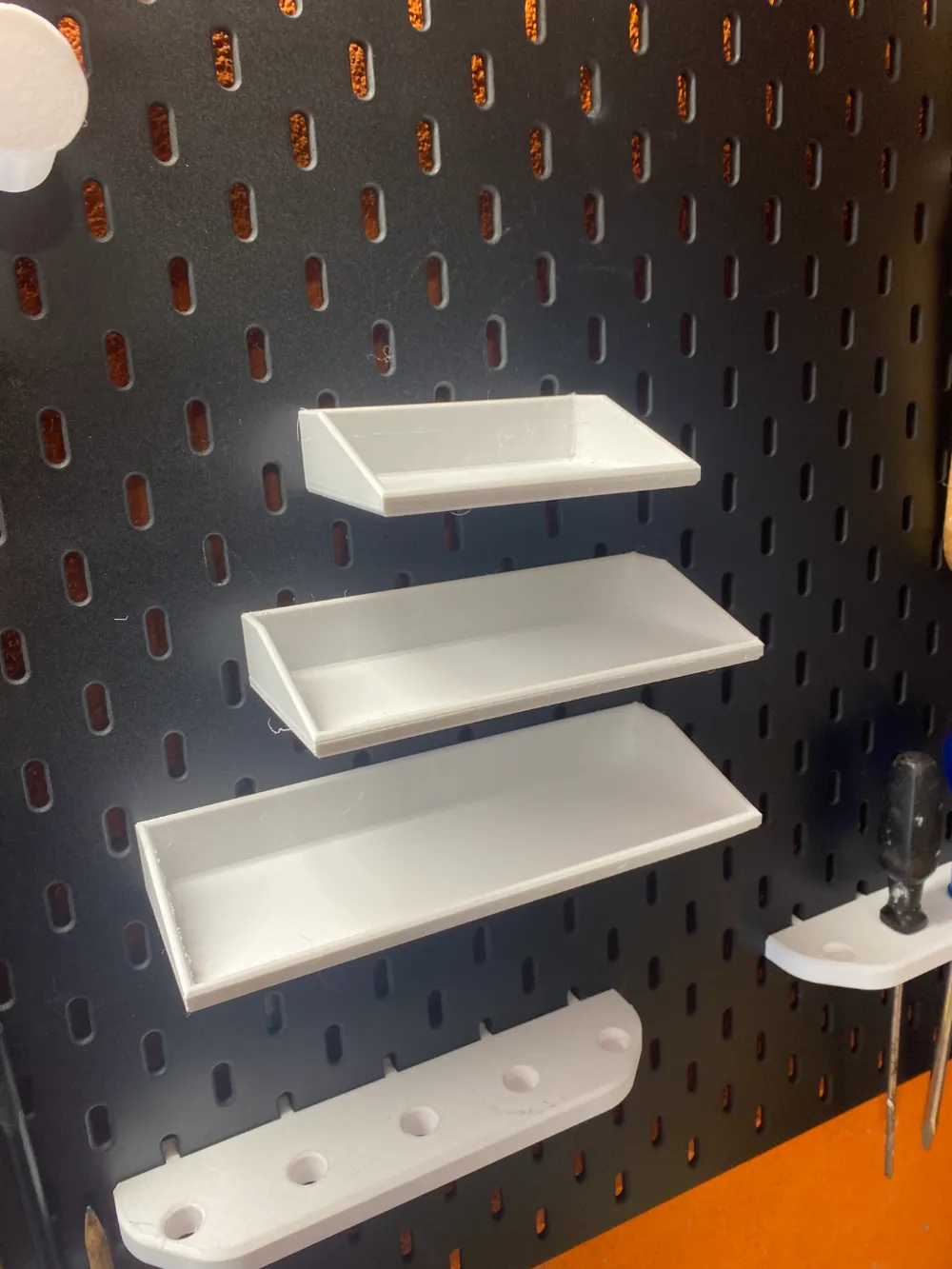 Skadis tray/shelf - Free 3D Print Model - MakerWorld