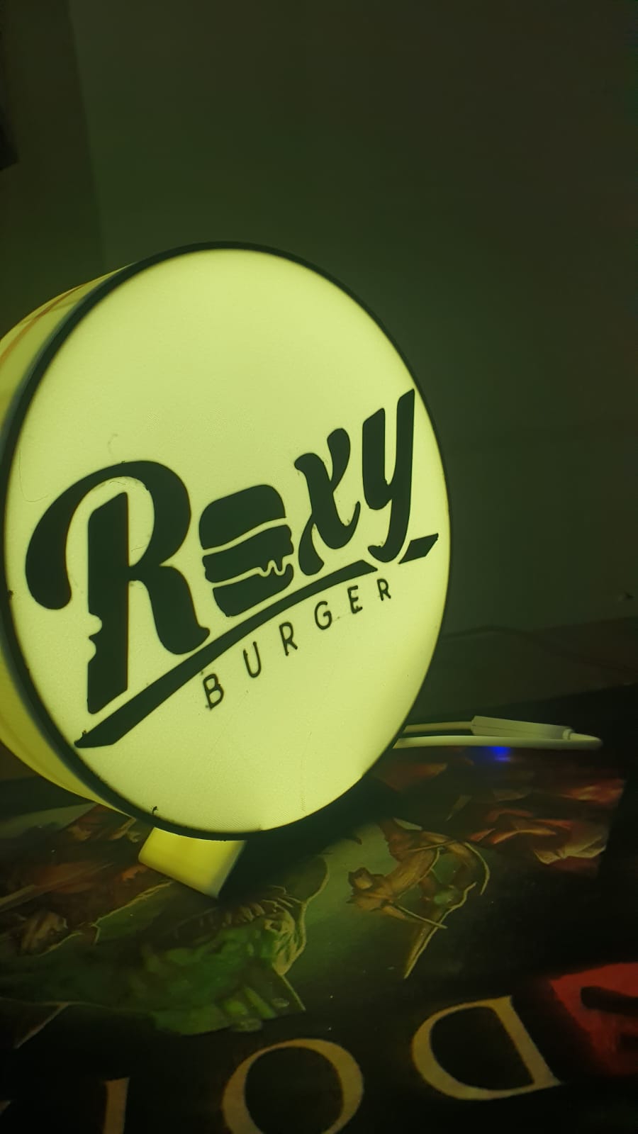 Roxy Burger Lamp - Free 3D Print Model - MakerWorld