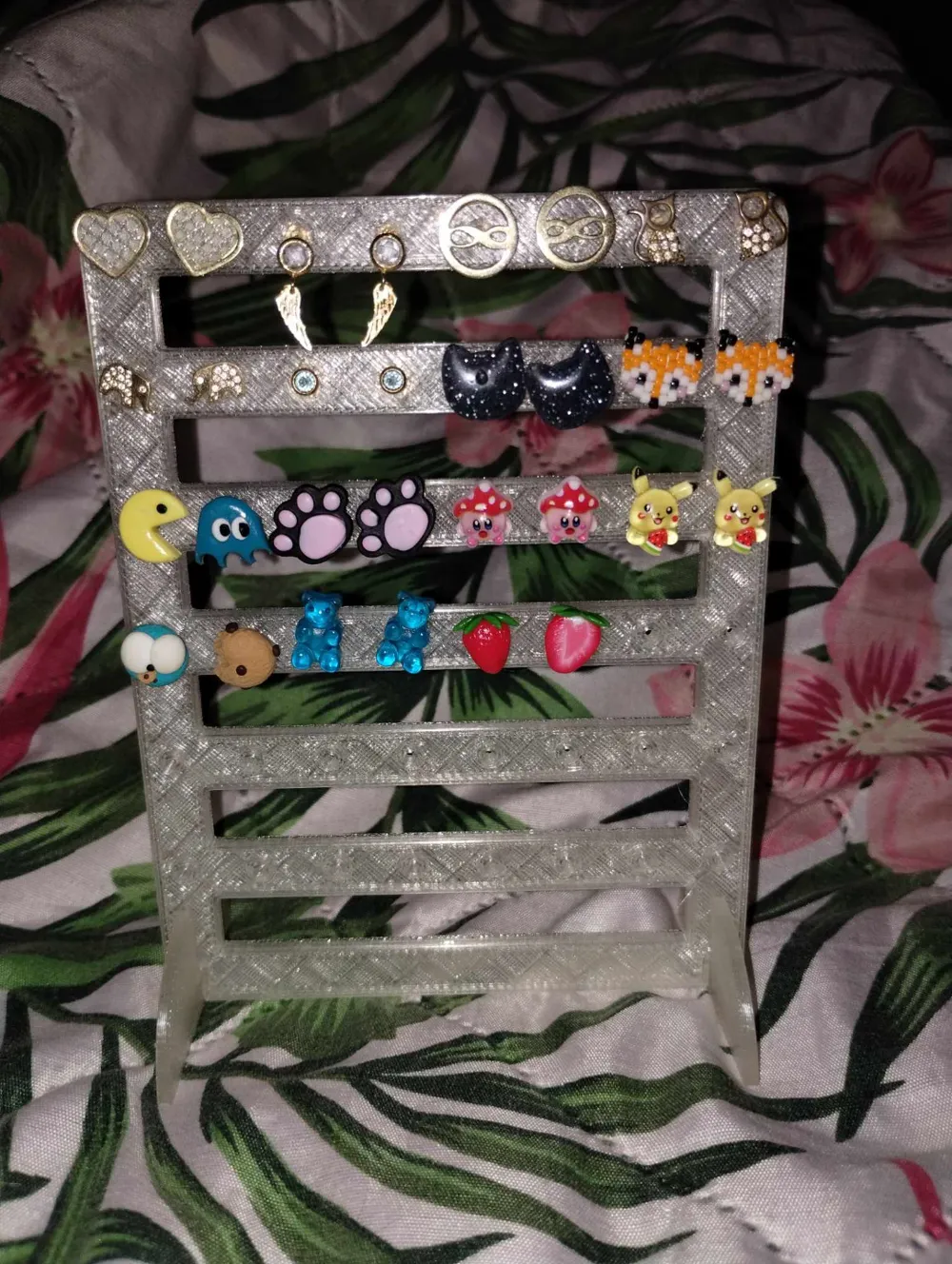 Earring stand by DQ MakerWorld: Download Free 3D Models