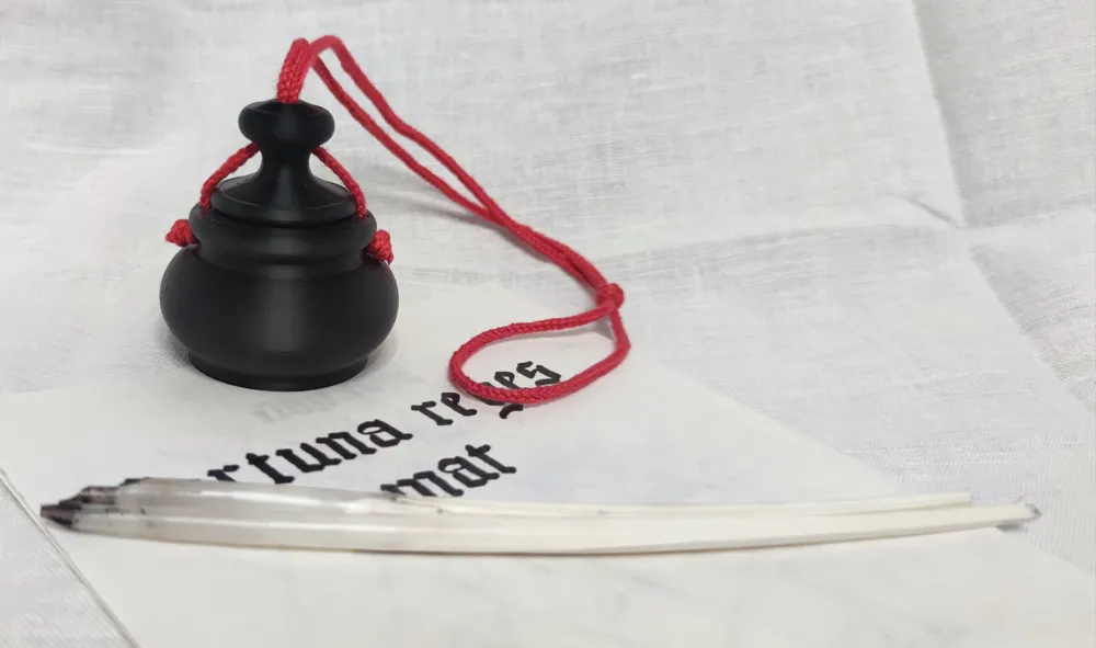 Medieval ink pot - Free 3D Print Model - MakerWorld