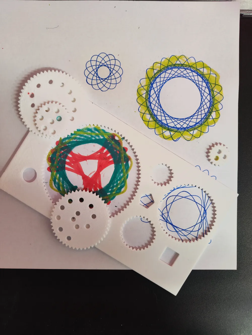 Spirograph card by Creatività in 3D - MakerWorld