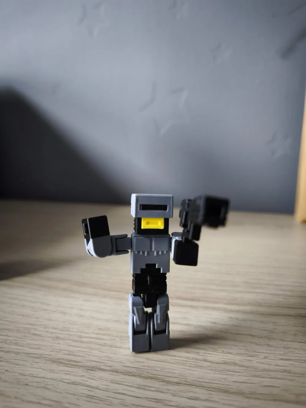 Minecraft Style Articulated Robocop by Spennolio MakerWorld: Download ...