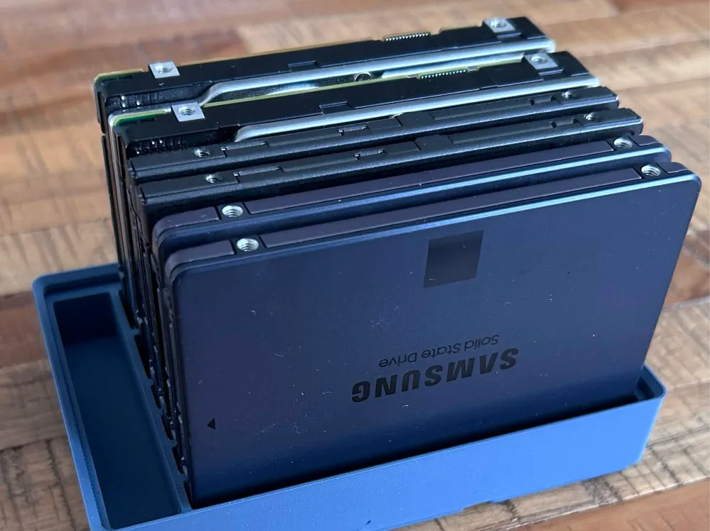 Gridfinity 3x2 Drive Storage Rack – 2xSAS + 4xSSD - Free 3D Print Model ...