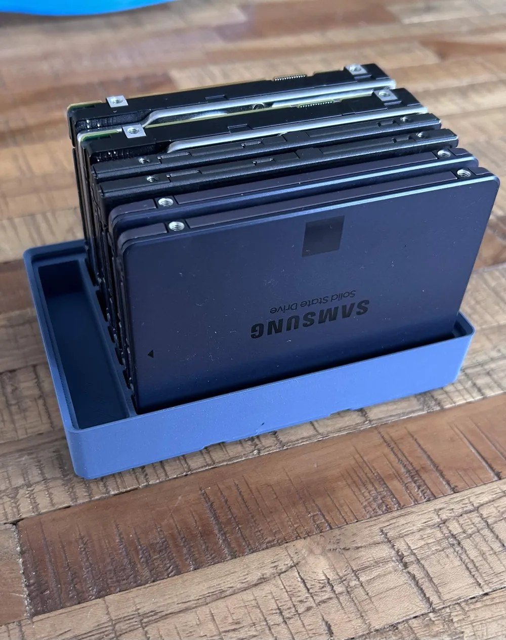 Gridfinity 3x2 Drive Storage Rack – 2xSAS + 4xSSD - Free 3D Print Model ...