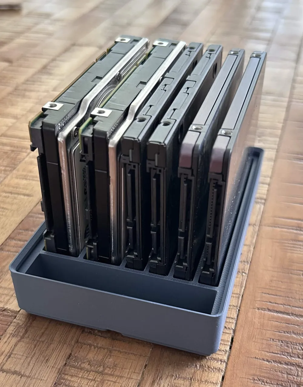 Gridfinity 3x2 Drive Storage Rack – 2xSAS + 4xSSD - Free 3D Print Model ...