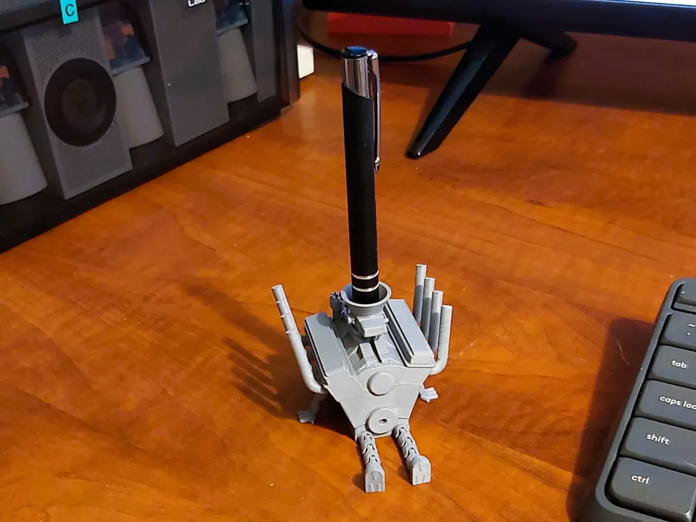 V8 Pen Holder Articulated flexi Legs - V8 Buddy - Free 3D Print Model ...