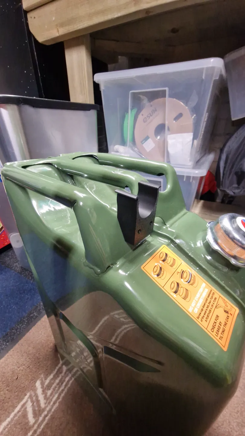 Jerry can hose clip, Screw type hose by Mike_N - MakerWorld