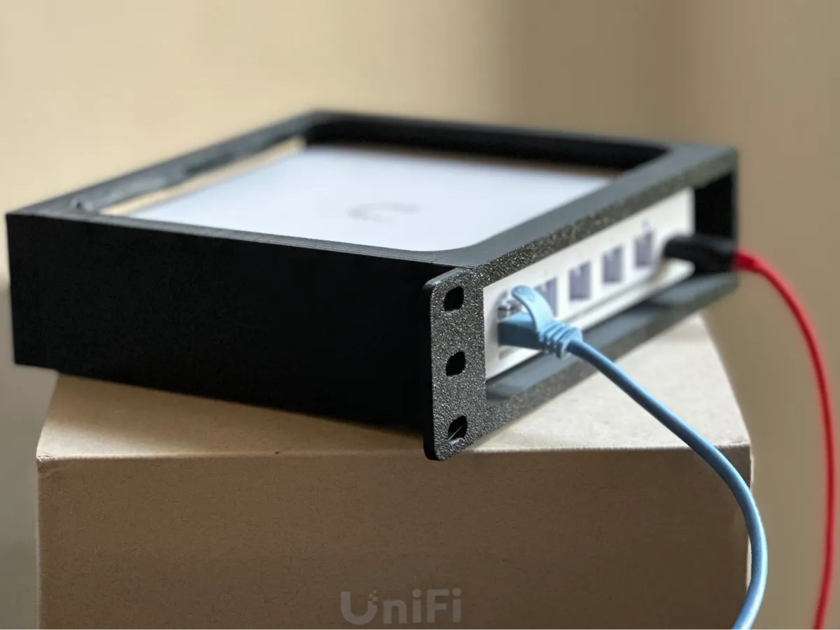rackmonterad UniFi UXG Max UCG-Ultra UCG-MAX 19" 10" av Samuel Orsenne MakerWorld: Gratis 3D ...