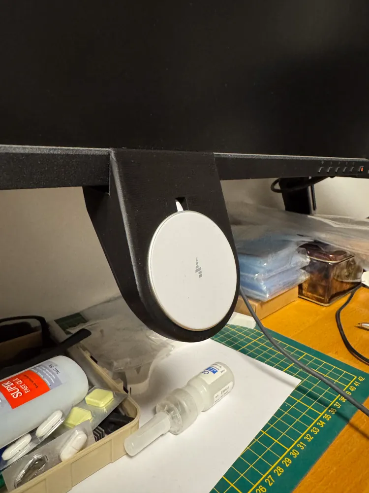 MagSafe Mount for Your Monitor by MetaIRic - MakerWorld
