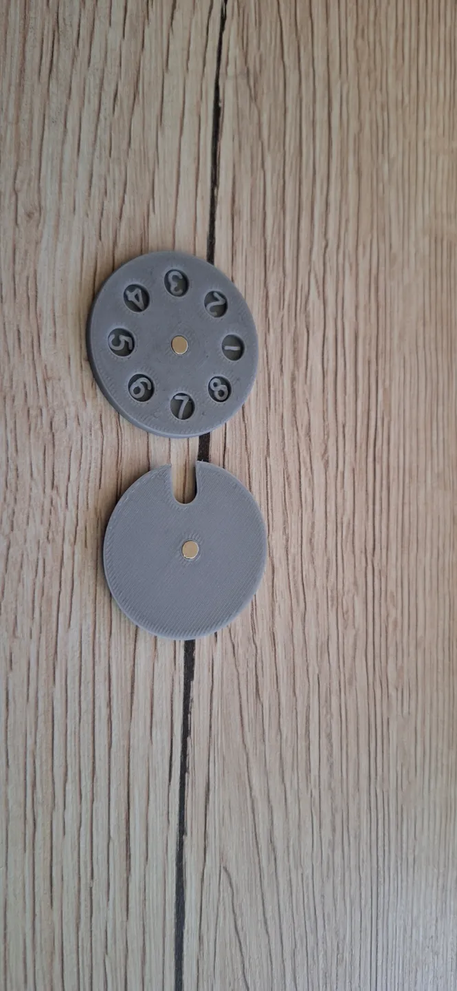 Miniature magnetic base with health counter (HP) by Lakotnik - MakerWorld