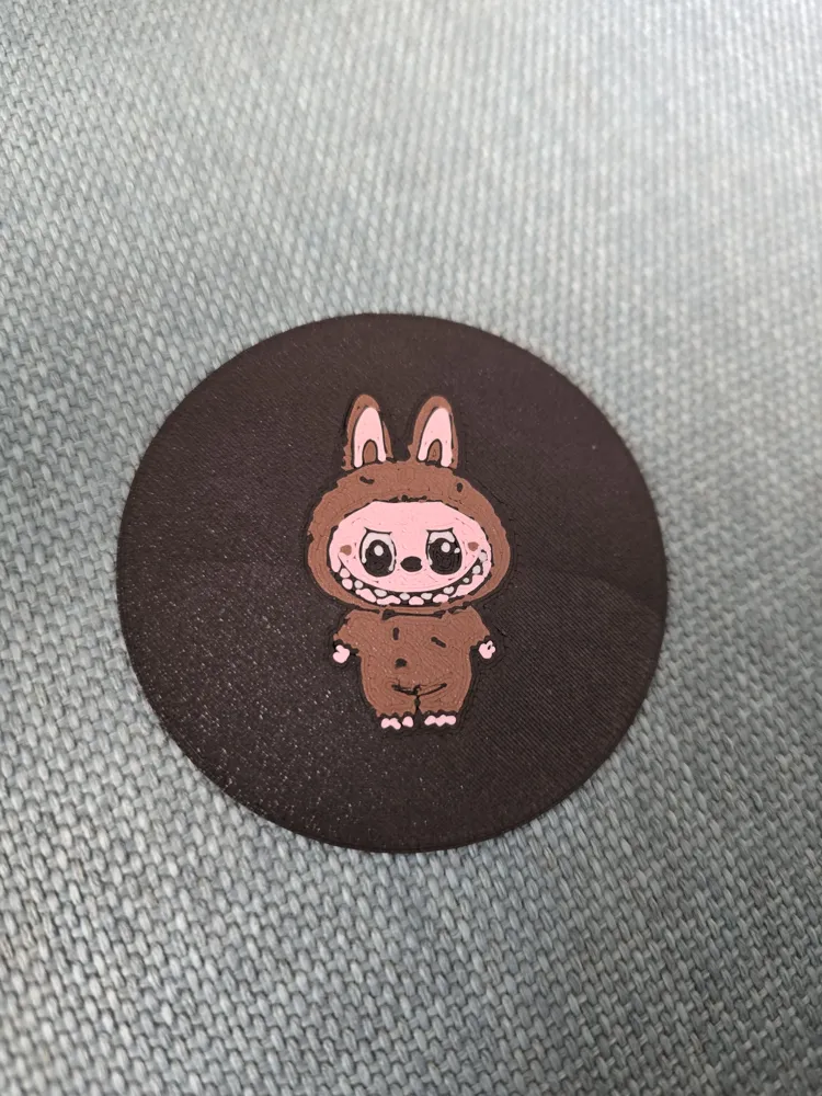 Posavasos Labubu y el Monstruo Marrón Tierno por Frankie - MakerWorld