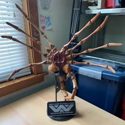 Weyland Stand For Facehugger 2 parts Remixed by makerdavid3d - MakerWorld