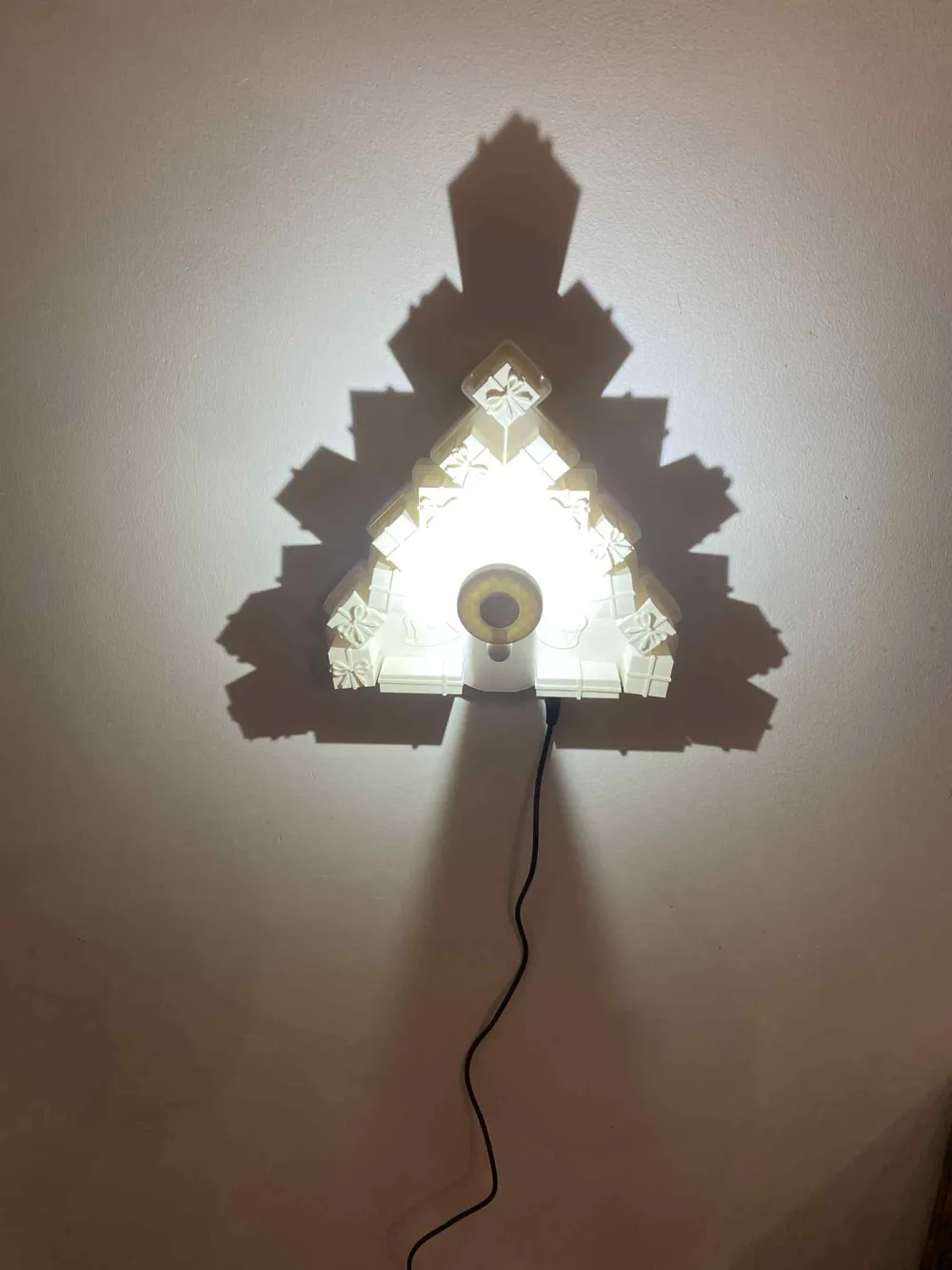 Gifts and Christmas Tree - Shadow Art by Dream Layer MakerWorld ...