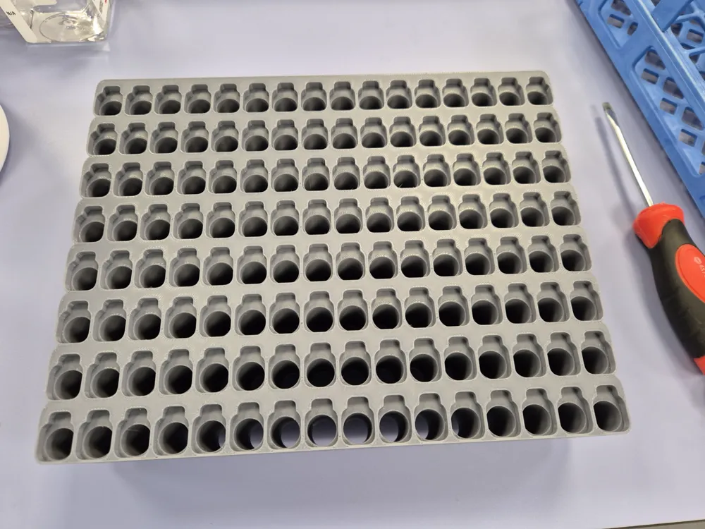 艾本德离心管架(1.5mL和2mL) 来自 Alertin MakerWorld：免费下载 3D 模型