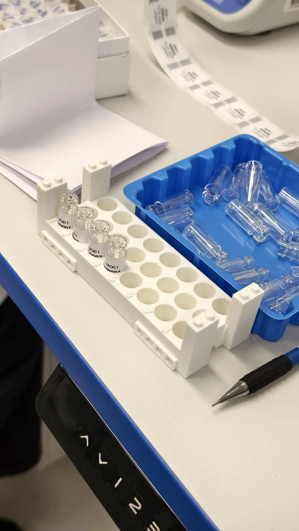 connectable glass vial rack (HPLC vial) - Free 3D Print Model - MakerWorld