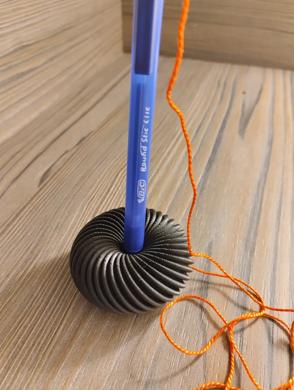 Pen Holder with Anti-Theft Tether - Free 3D Print Model - MakerWorld
