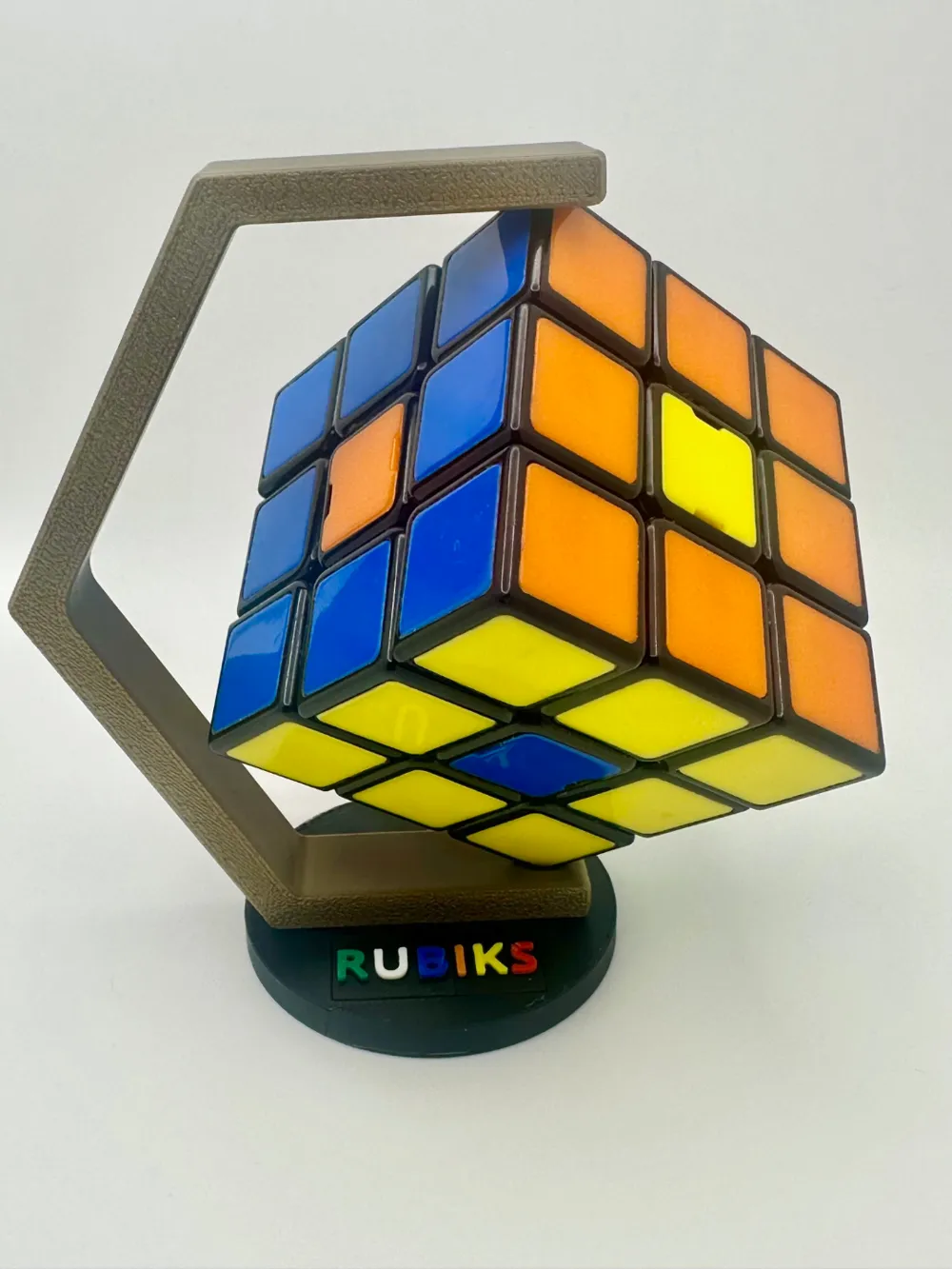 Rubik's Cube Spinning Display Stand by Graveworks - MakerWorld