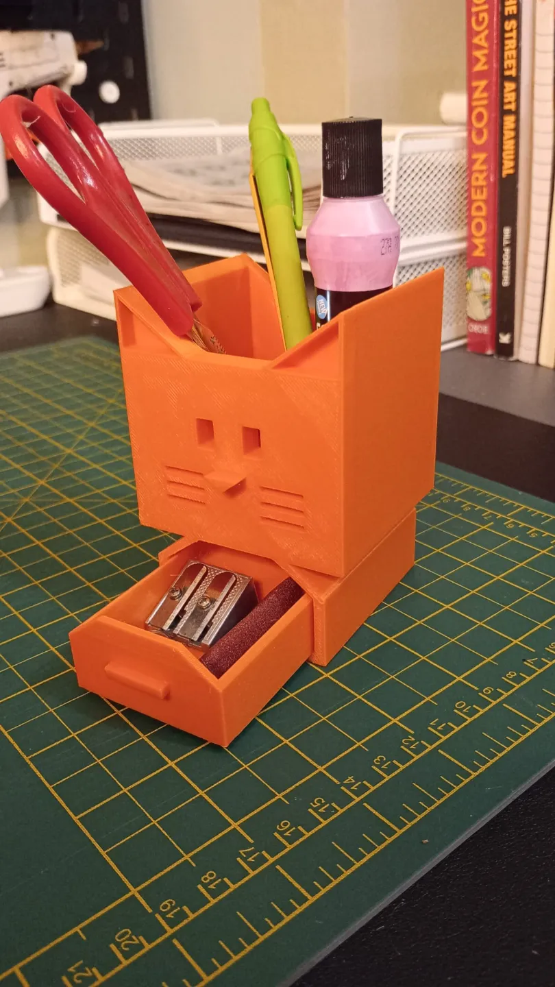 Cat desk tidy by Raife.G - MakerWorld