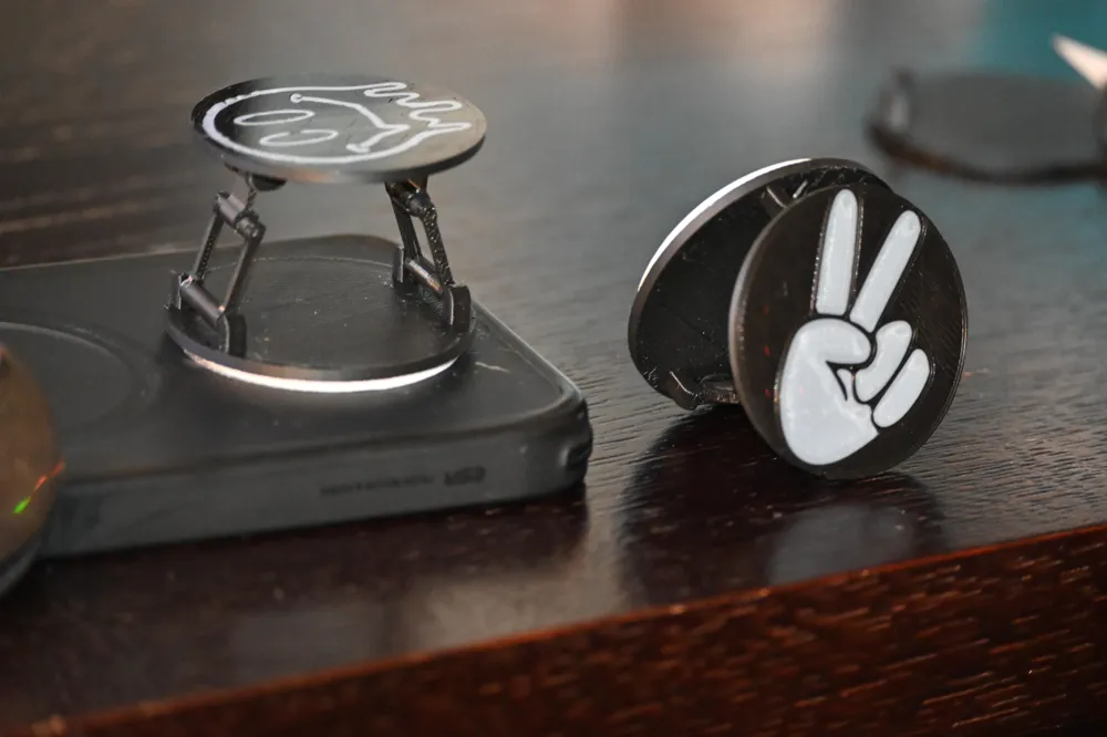 Fidget & Phone Holder by Ritz.Prints.3D MakerWorld: Download Free 3D Models
